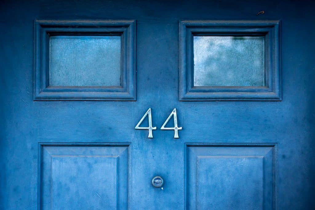 Engelszahl 44 und ihre Bedeutung - Warum siehst du 44?