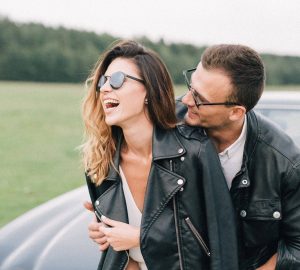 15 Dezente Anzeichen, dass ein Mann in dich verliebt ist