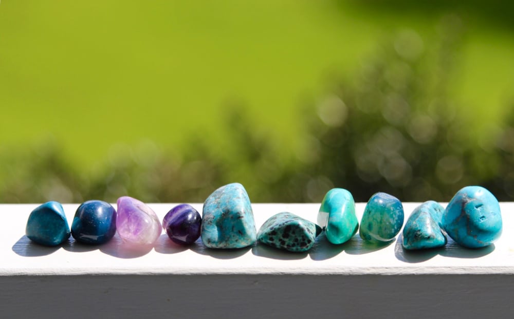 15 fantastische Tipps, wie Sie Ihre Heilsteine aufladen