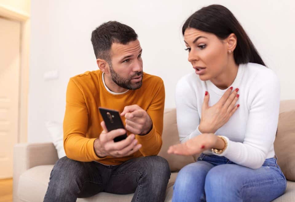 Wenn eine Frau ständig darum bitten muss, stimmt in der Ehe oft etwas nicht